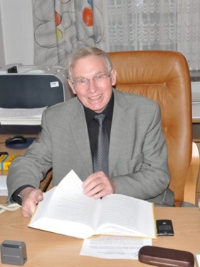 A commentary on record-breaking performance of low-dimensional solid ...